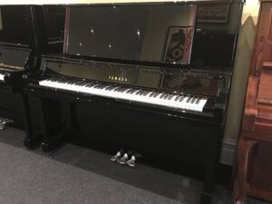 Yamaha YU5 Upright Piano - Lyra Piano Shop